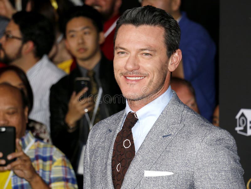 Luke evans foto de archivo editorial. Imagen de lucas - 230873598