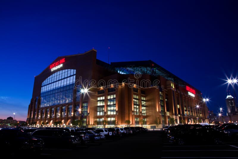 Lucas Oil Stadium editorial photo. Image of 2008, city - 10564336