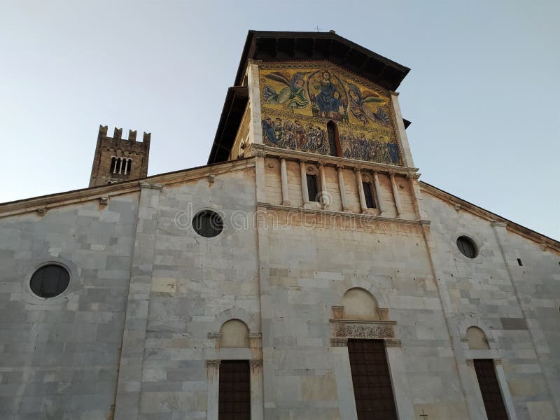 Lucca, Italia, Vista Della Basilica Di San Frediano in Serata Immagine ... Lucca, Italia, Vista Della Basilica Di San Frediano in Serata Immagine ...
