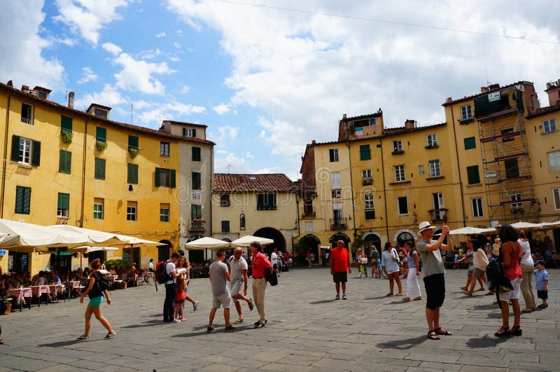 Lucca Piazza Anfiteatro editorial stock photo. Image of piazza - 43642023