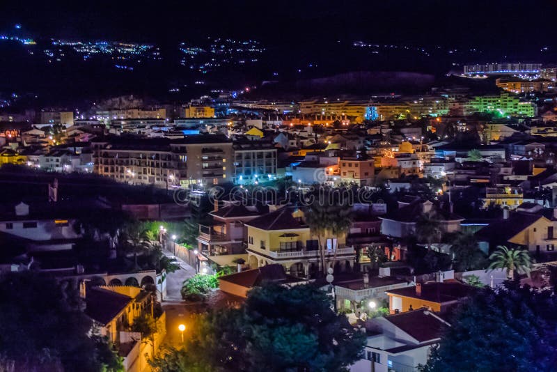 Luces De La Noche Del Pueblo De Los Pacos Imagen de archivo - Imagen de ...
