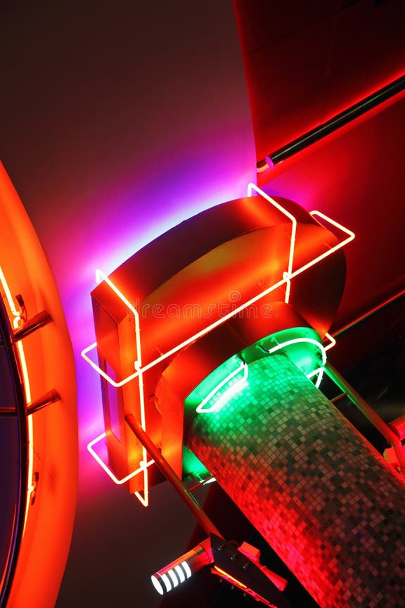 Luces de neón foto de archivo. Imagen de interior, techo - 23267374