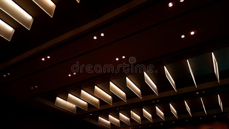 Luces de techo modernas foto de archivo. Imagen de silla - 93719790