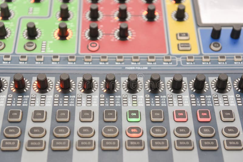 Un panel de luces rojas foto de archivo. Imagen de partido - 206214414