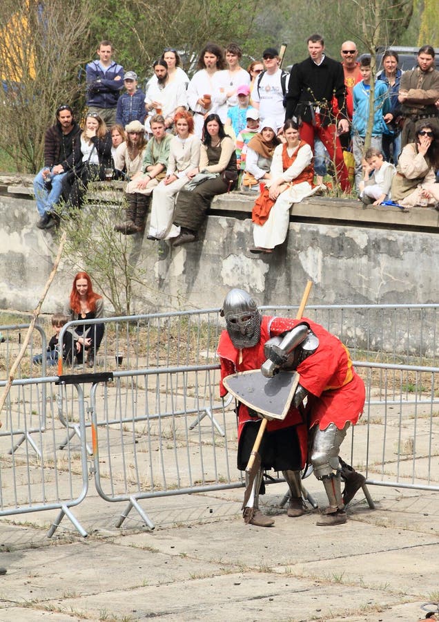Lucha Medieval De Los Caballeros Foto de archivo editorial - Imagen de ...