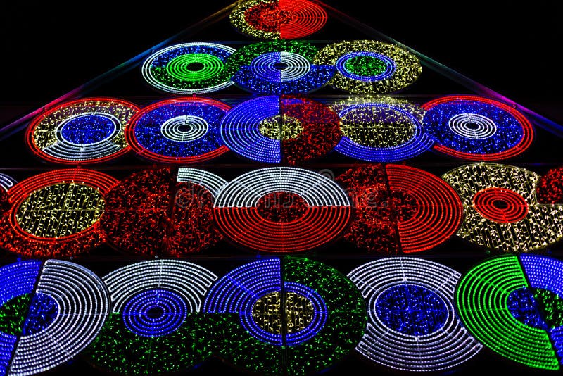 Luci colorate nella notte immagine stock. Immagine di luminoso - 38924725