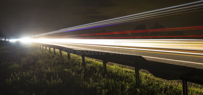 Luci Della Strada Principale Alla Notte Immagine Stock - Immagine di ...