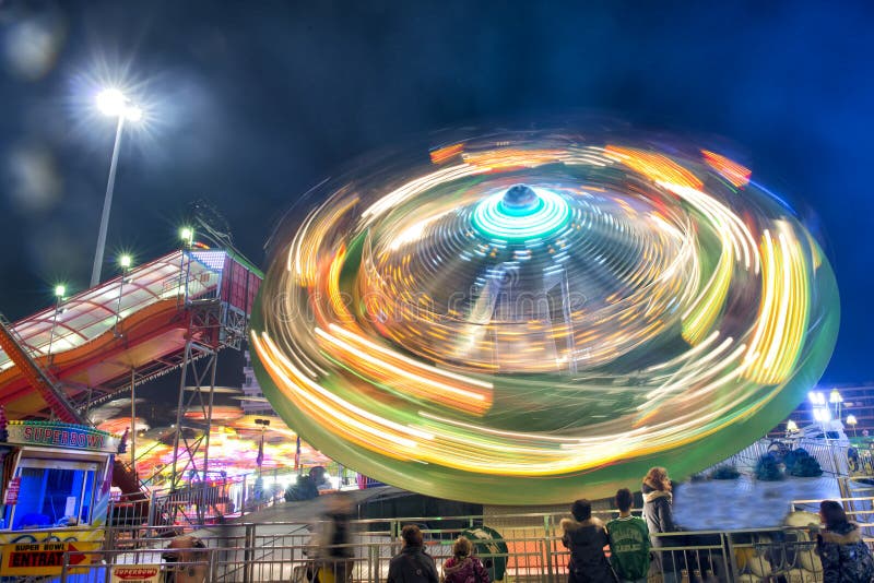 Luci di Luna Park immagine stock. Immagine di attrazione - 36789663