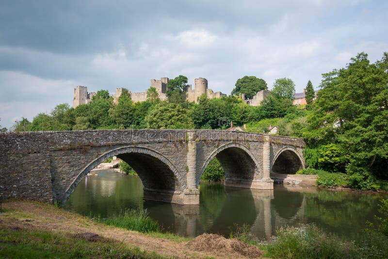 Ludlow Bridge editorial stock photo. Image of crossing - 46891728