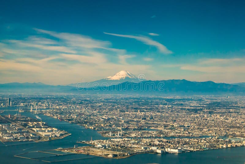Luft-Fuji-Berg Mit Tokyo-Stadtbildansicht Stockfoto - Bild von antenne ...