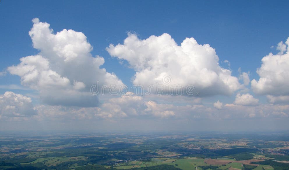 Luftaufnahme von Kumulus stockfoto. Bild von wolken, umgebung - 6133794
