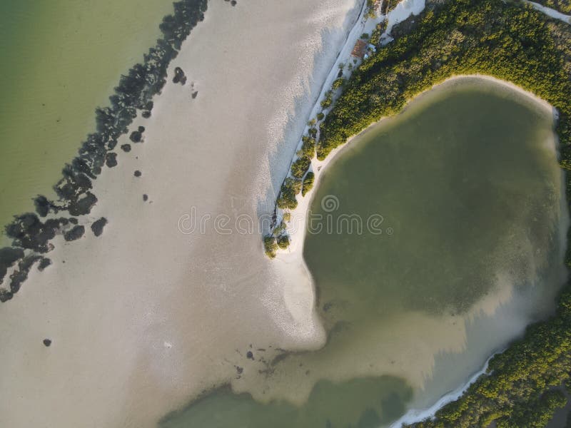 Luftbild Eines Menschenleeren Strandes Auf Der Insel Holbox Stockbild ...