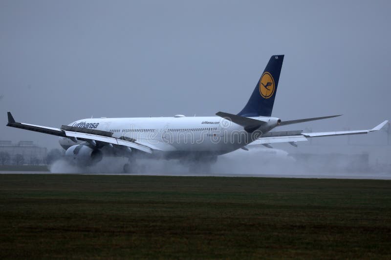 Lufthansa Airplane Landing, Touchdown Editorial Photo - Image of ...