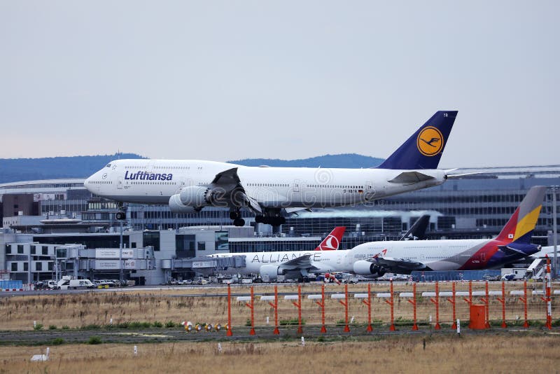 Lufthansa Boeing B747 Plane Taking Off Editorial Image - Image of ...