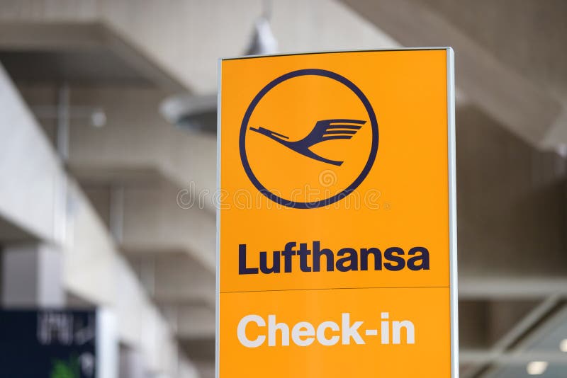 Check In Lufthansa editorial photography. Image of screen - 53423182