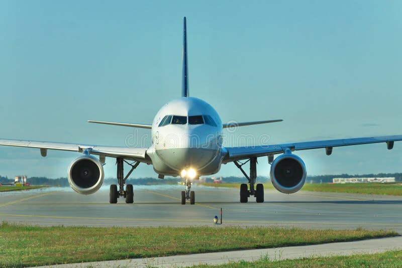 Lufthansa flygbuss A320 redaktionell foto. Bild av flyg - 67536890
