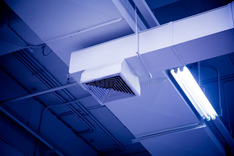 Luftkanal Der Reinen Luft, Industrieluftrohr Auf Dach Stockbild - Bild ...