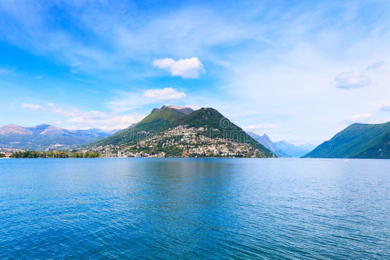 Lugano, Kanton Ticino, Zwitserland. Aan Het Meer En Op Het Meer Van ...