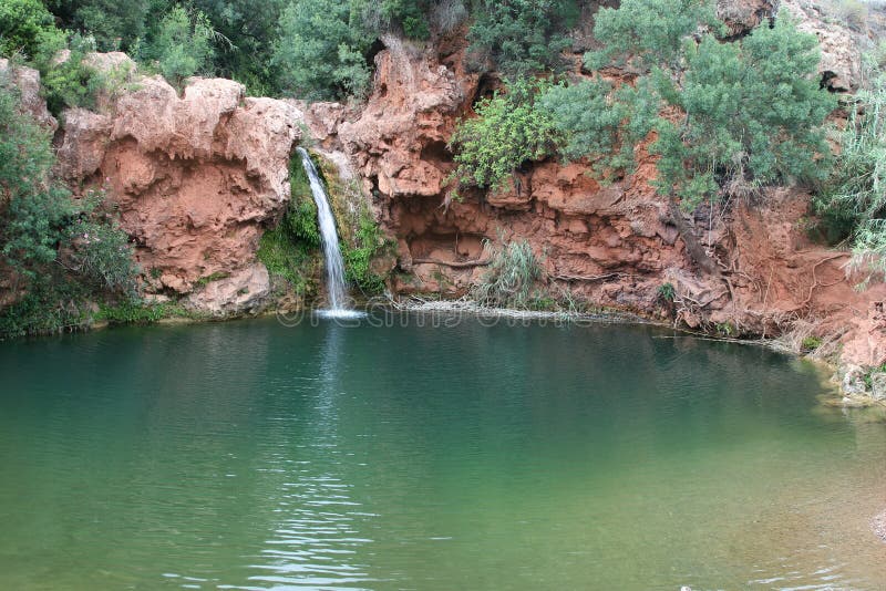 Lago calmo no outono imagem de stock. Imagem de romântico - 6905187