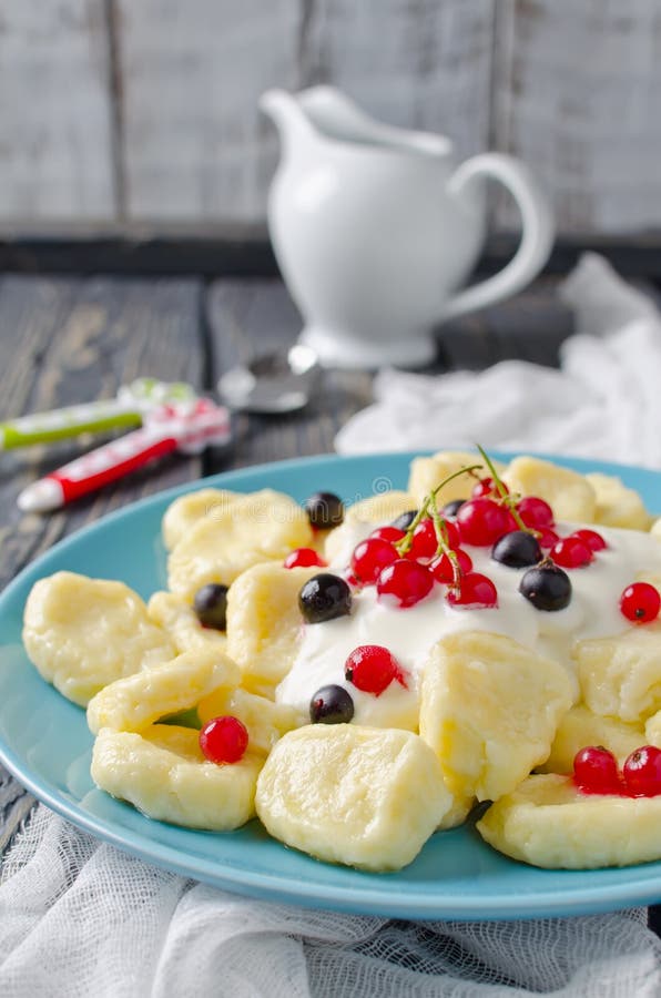 Luie bollen van kwark stock afbeelding. Image of weinig - 58069135
