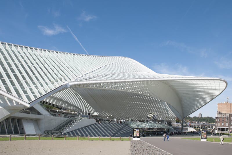 Treinstation Luik-Guillemins Redactionele Afbeelding - Image of glas ...