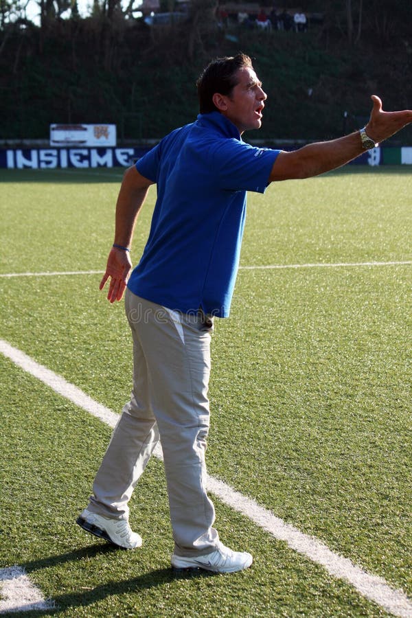 Luiso imagem de stock editorial. Imagem de esporte, ônibus - 22941289