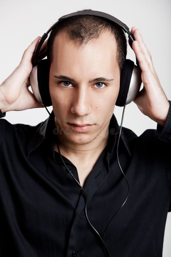 Luister muziek stock foto. Image of mooi, muziek, toevallig - 13235166