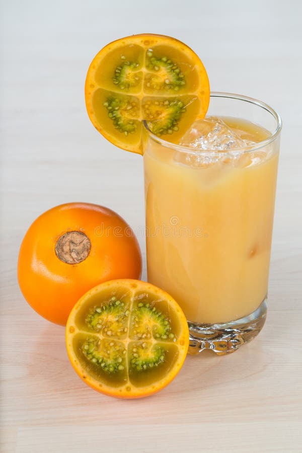 Lulo sabroso del jugo foto de archivo. Imagen de dulce - 75773002