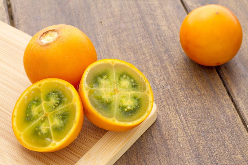 Lulo Tropikalnej Owoc Solanum Quitoense Zdjęcie Stock - Obraz złożonej ...