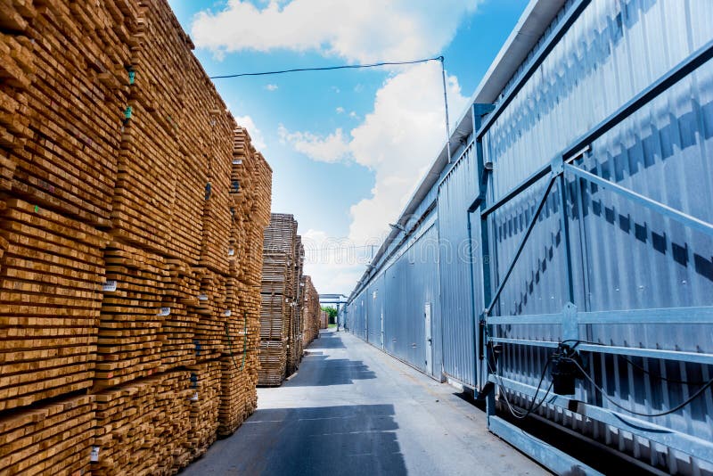 Lumber Ready for Loading into a Dry Kiln. Wood Drying in Containers ...