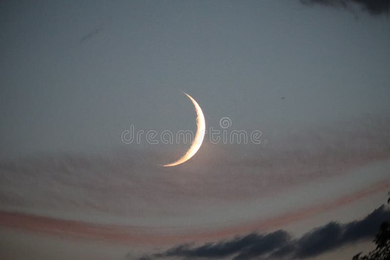 Luna creciente imagen de archivo. Imagen de cielo, noche - 194383883