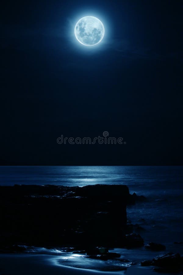 Aumento Della Luna in Riviera Francese Immagine Stock - Immagine di ...