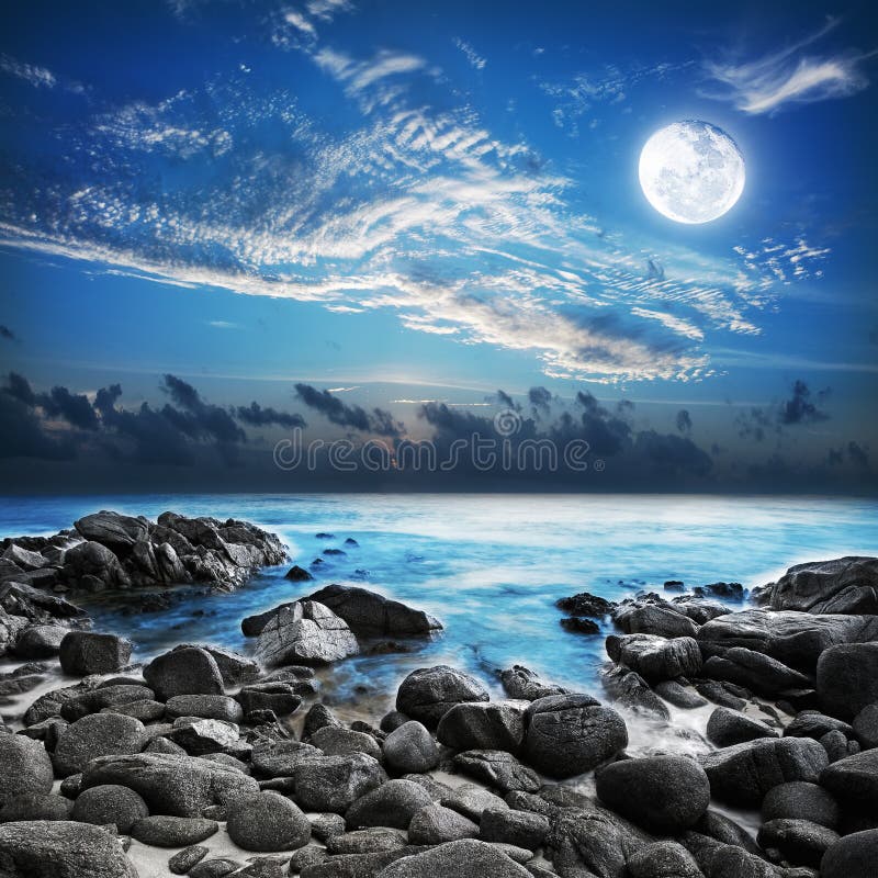 Luna piena immagine stock. Immagine di mare, alba, nave - 20768635