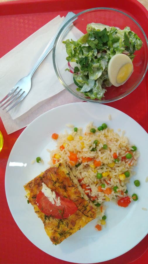 Lunch arkivfoto. Bild av plattor, kokkonst, domstol - 103354420