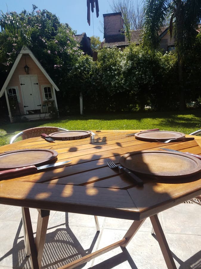 Lunch outside editorial photo. Image of outside, garden - 113003261