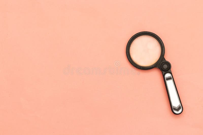 Lupa Aislada En Un Fondo Rosa Foto de archivo - Imagen de objeto ...