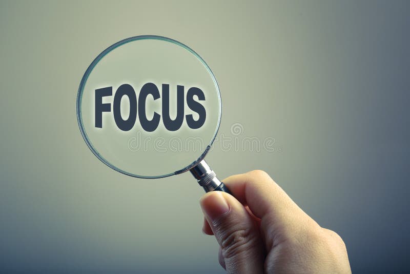 Lupa con el foco del texto foto de archivo. Imagen de negocios - 64952986