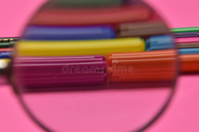 Lupa De La Pluma Multicolor Foto de archivo - Imagen de agrande, azul ...