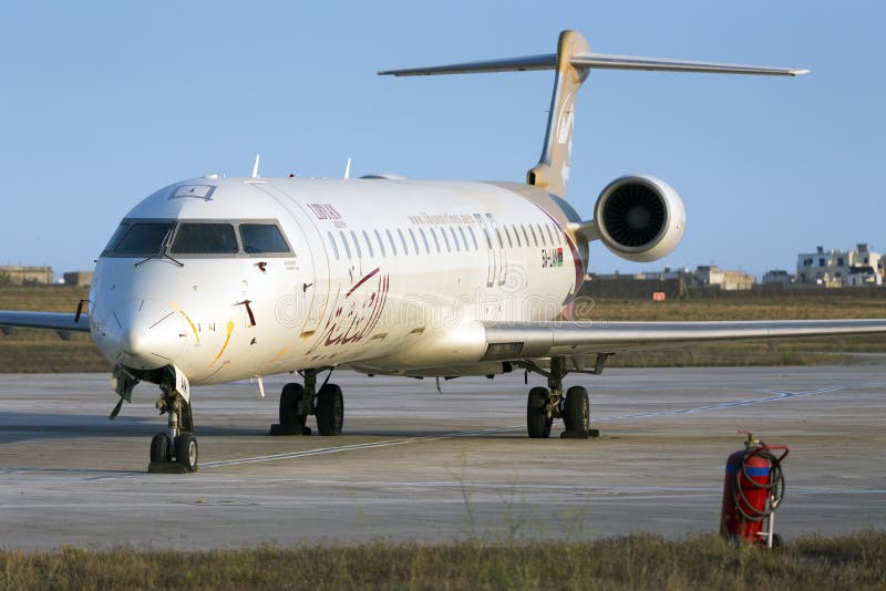 Luqa, Malta 5 De Octubre De 2015: Aterrizaje A320 Imagen editorial ...