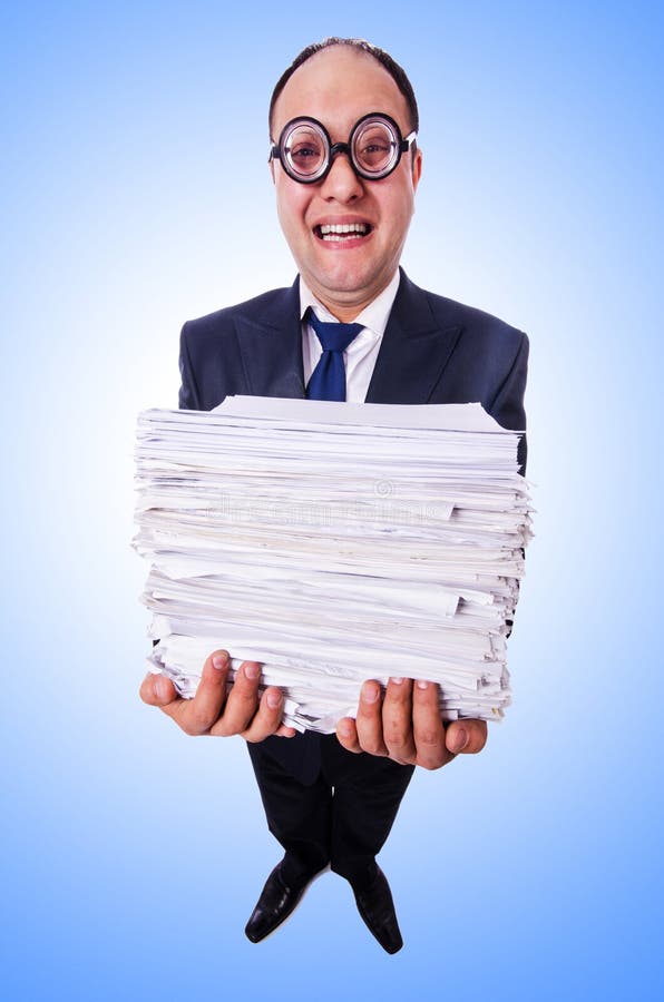 Lustiger Mann Mit Vielen Ordnern Stockbild - Bild von lustig, aufgabe ...