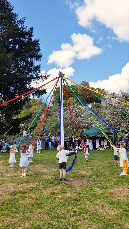 Lustleigh Village, Maypole Traditional Dartmoor Village Ceremony Devon ...