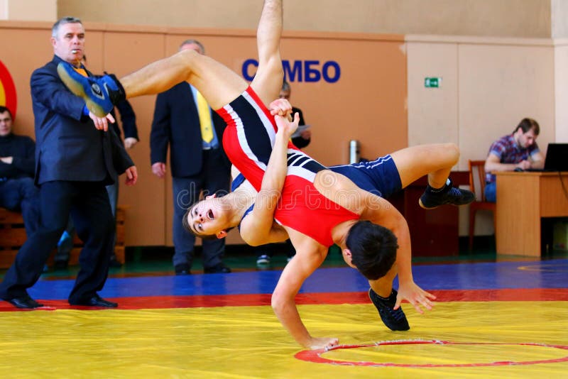 Lutte Gréco-romaine De Deux Lutteurs Image éditorial - Image du homme ...