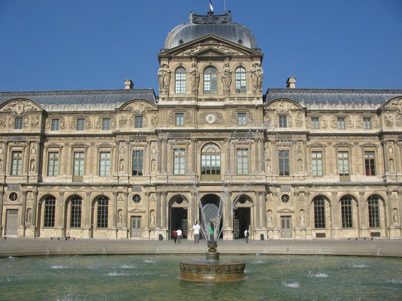Luwr muzeum. zdjęcie stock. Obraz złożonej z landmark, paryż - 581304