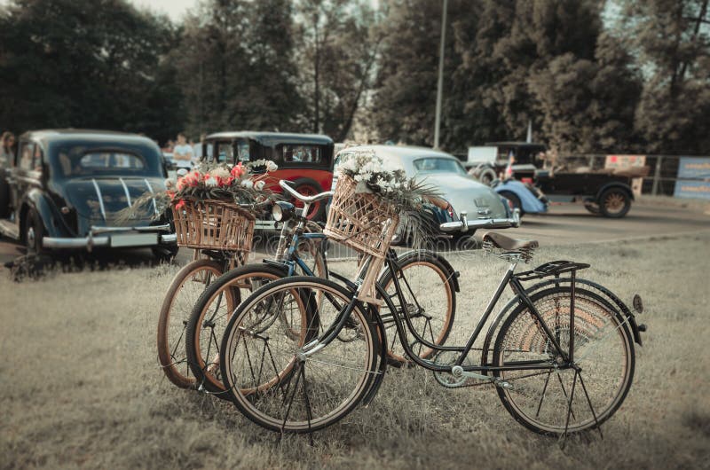 Luxe Oude Oude Oude Retro Fiets Stock Foto - Image of auto ...