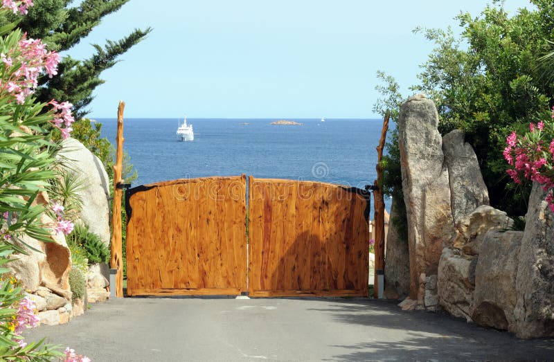 Luxure Wohnsitz stockbild. Bild von blau, mittelmeer, blume - 5814689