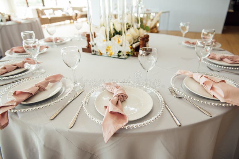 Luxurious Restaurant. Luxurious Interior, White Tables, Serving Dishes ...