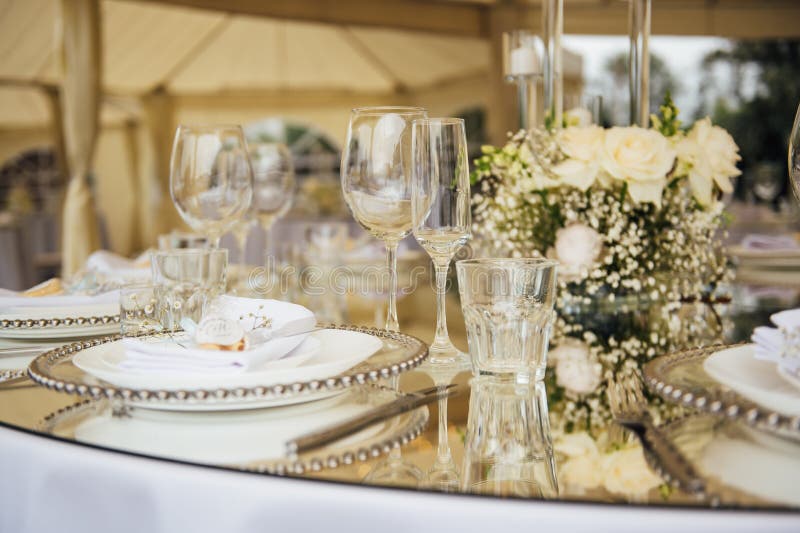 Luxurious Restaurant. Luxurious Interior, White Tables, Serving Dishes ...