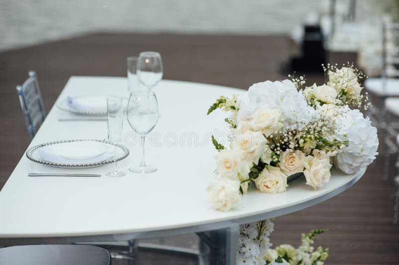 Luxurious Restaurant. Luxurious Interior, White Tables, Serving Dishes ...