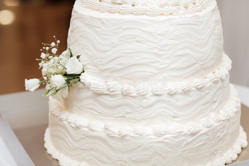 Luxury Beautiful Wedding White Cake with White Roses at Wedding ...