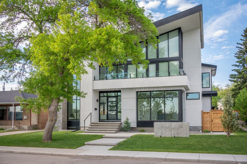 Luxury house in Calgary editorial photography. Image of custom - 220498947